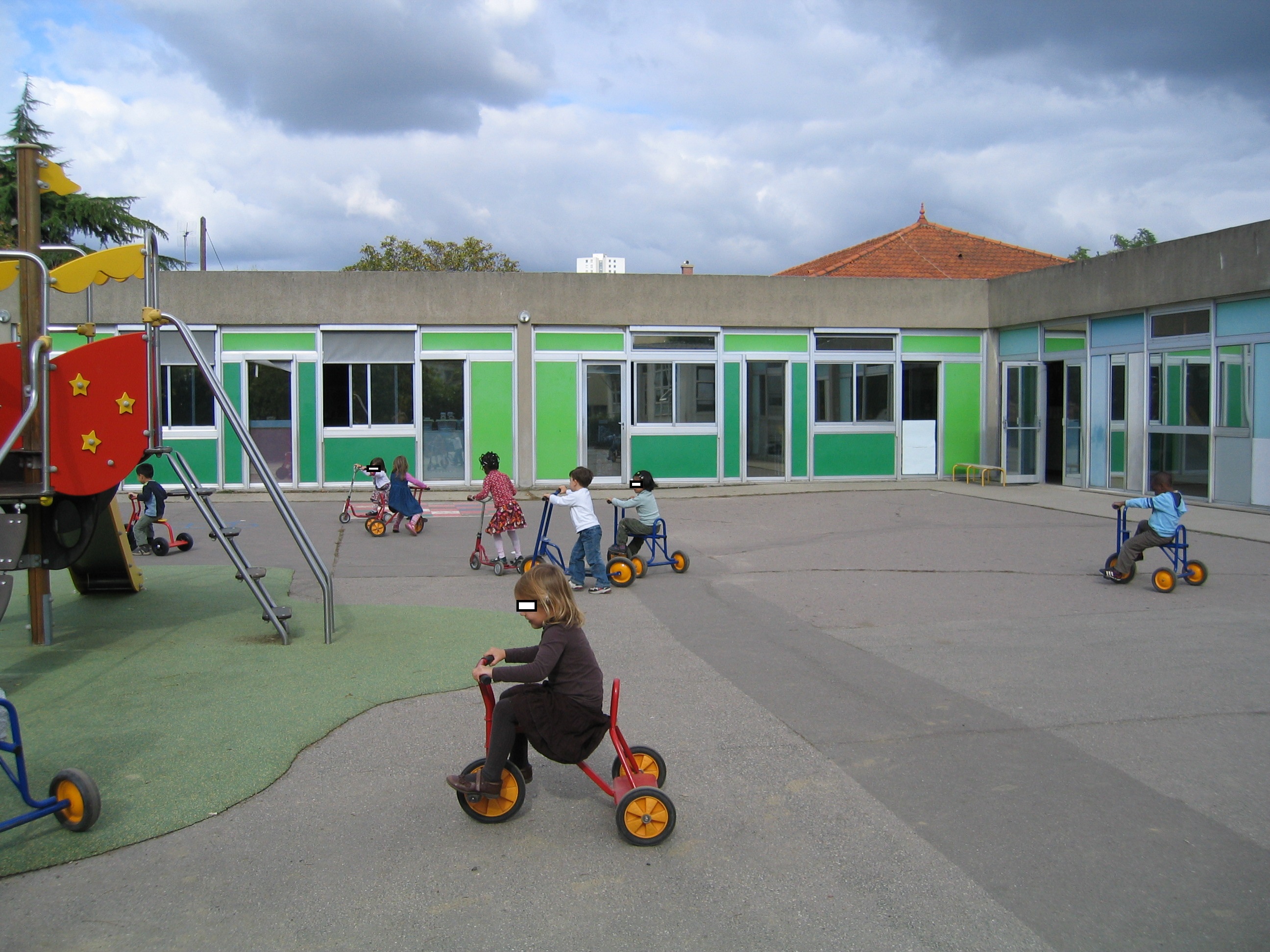 Photos de la cour avant les travaux - école Maternelle Victor Hugo de ...