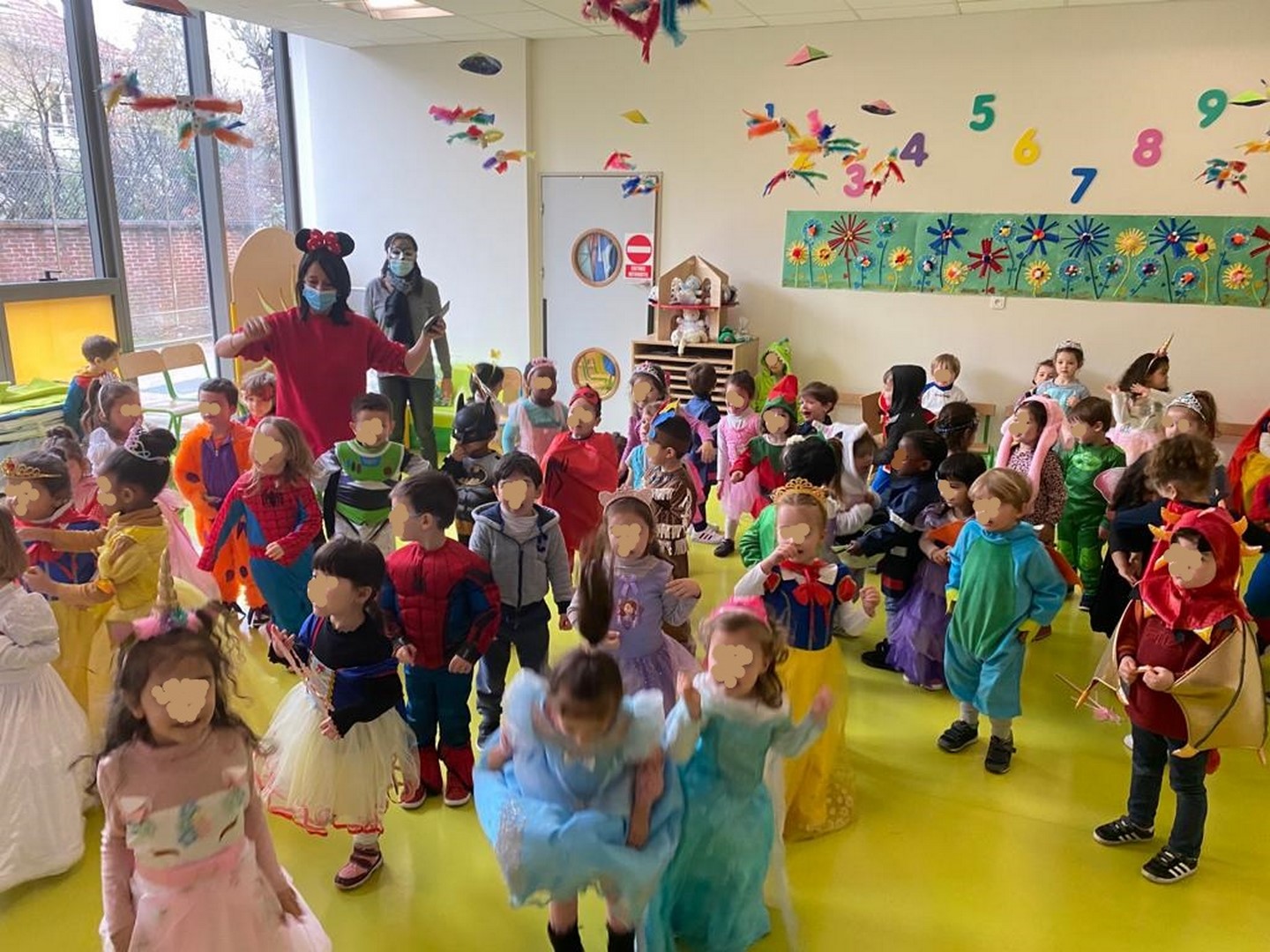 Le carnaval des PS et des - 3 ans - école Maternelle Victor Hugo de ...